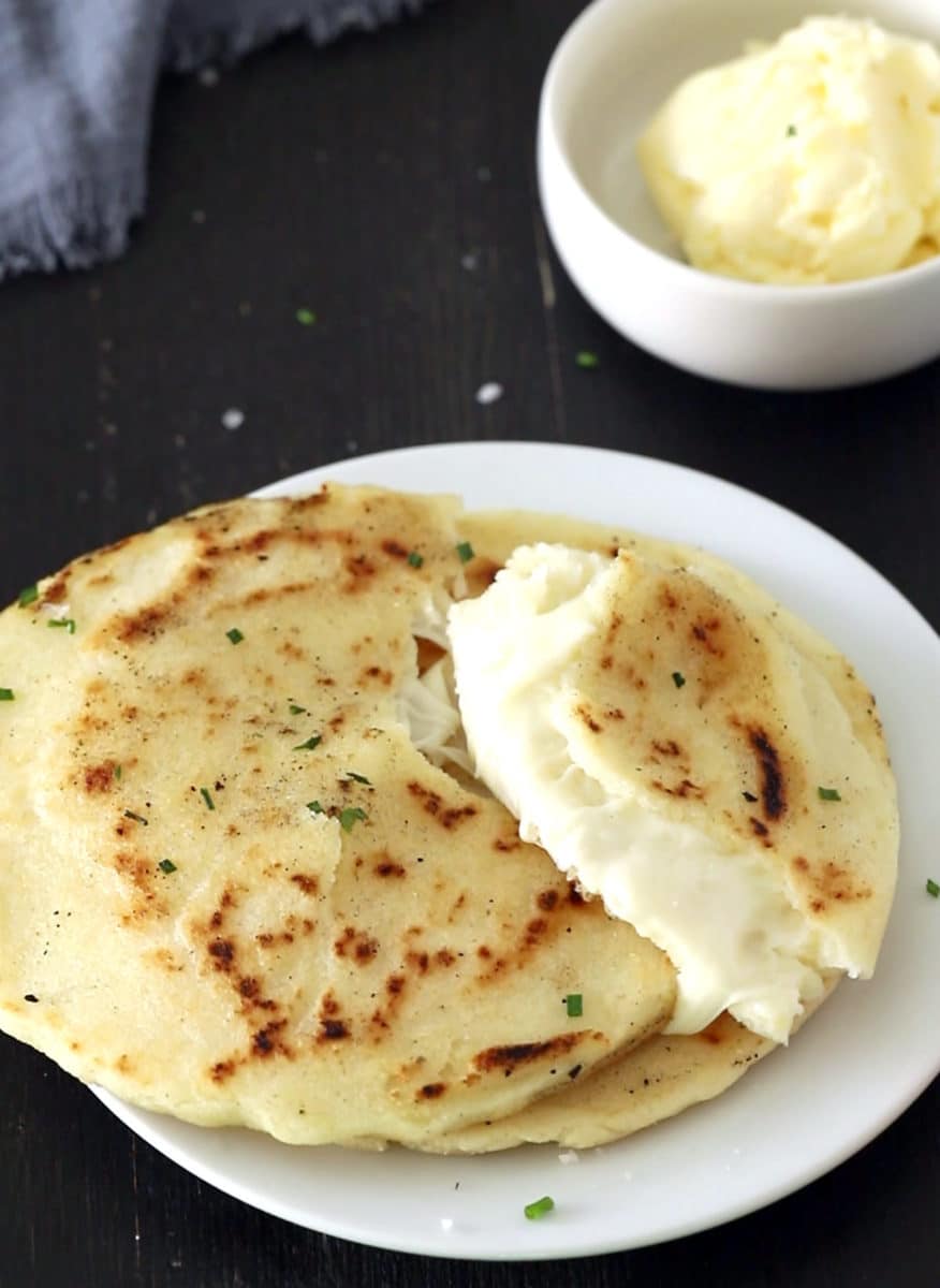 Arepa Con Queso (Arepas Colombianas)
