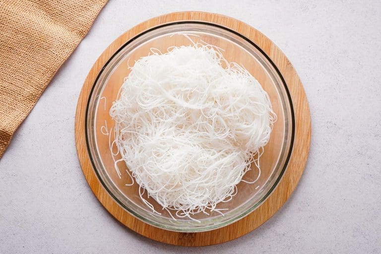 Pad Woon Sen (Thai Glass Noodles) - Foodie and Wine