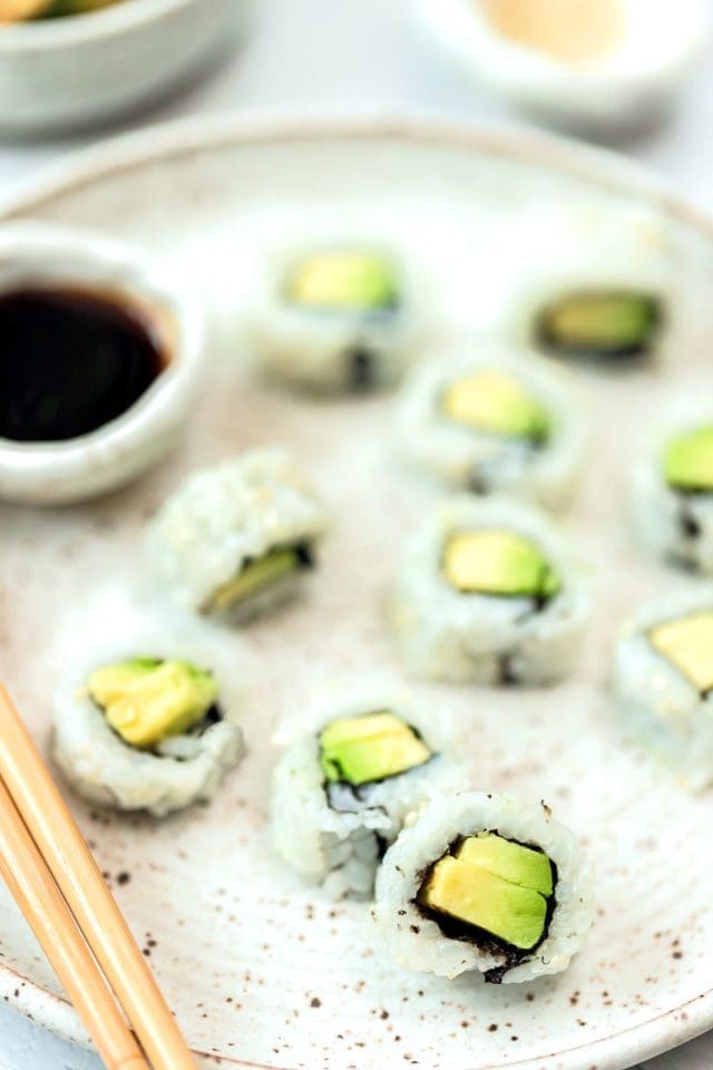 Avocado Roll (Sushi Vegetable Roll) - Foodie and Wine