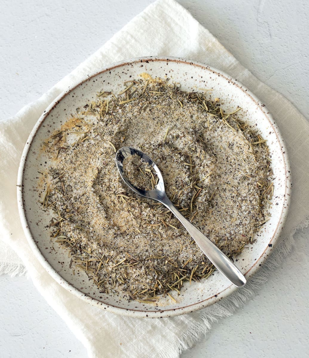 The Best Turkey Rub (Fresh or Dried Herbs) - Foodie and Wine