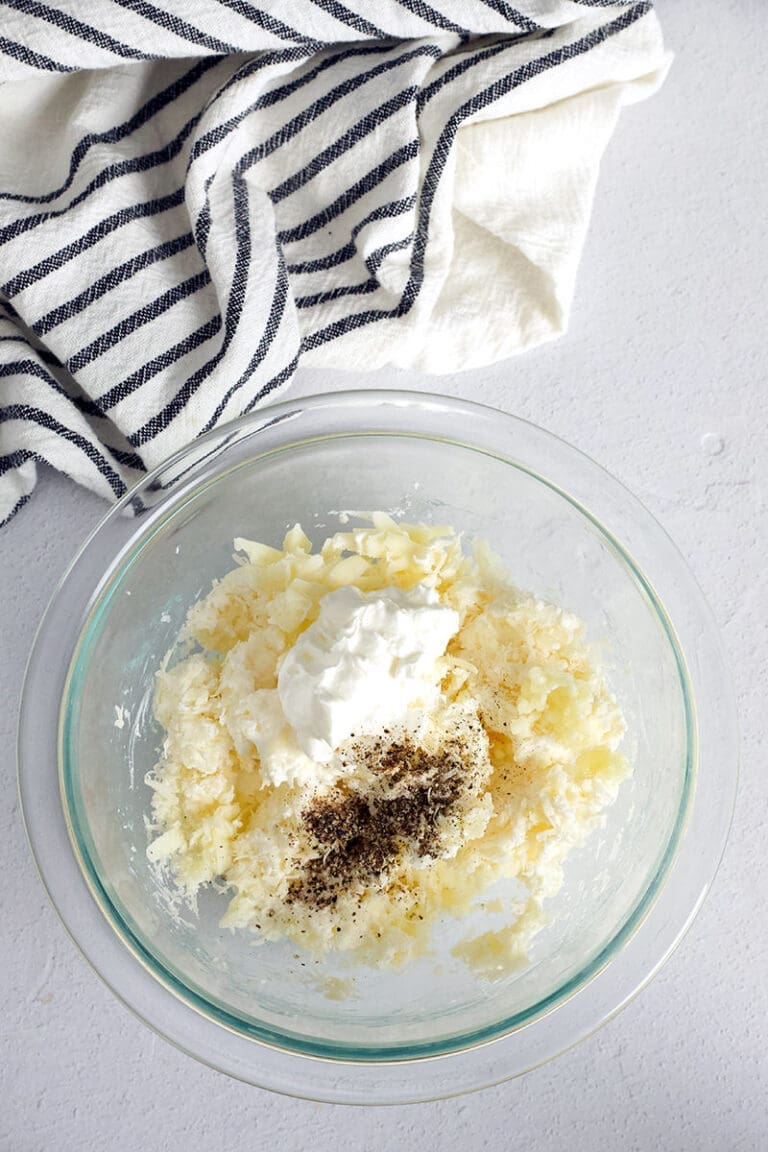 Cheesy Mashed Potatoes (4 Cheeses!) - Foodie and Wine